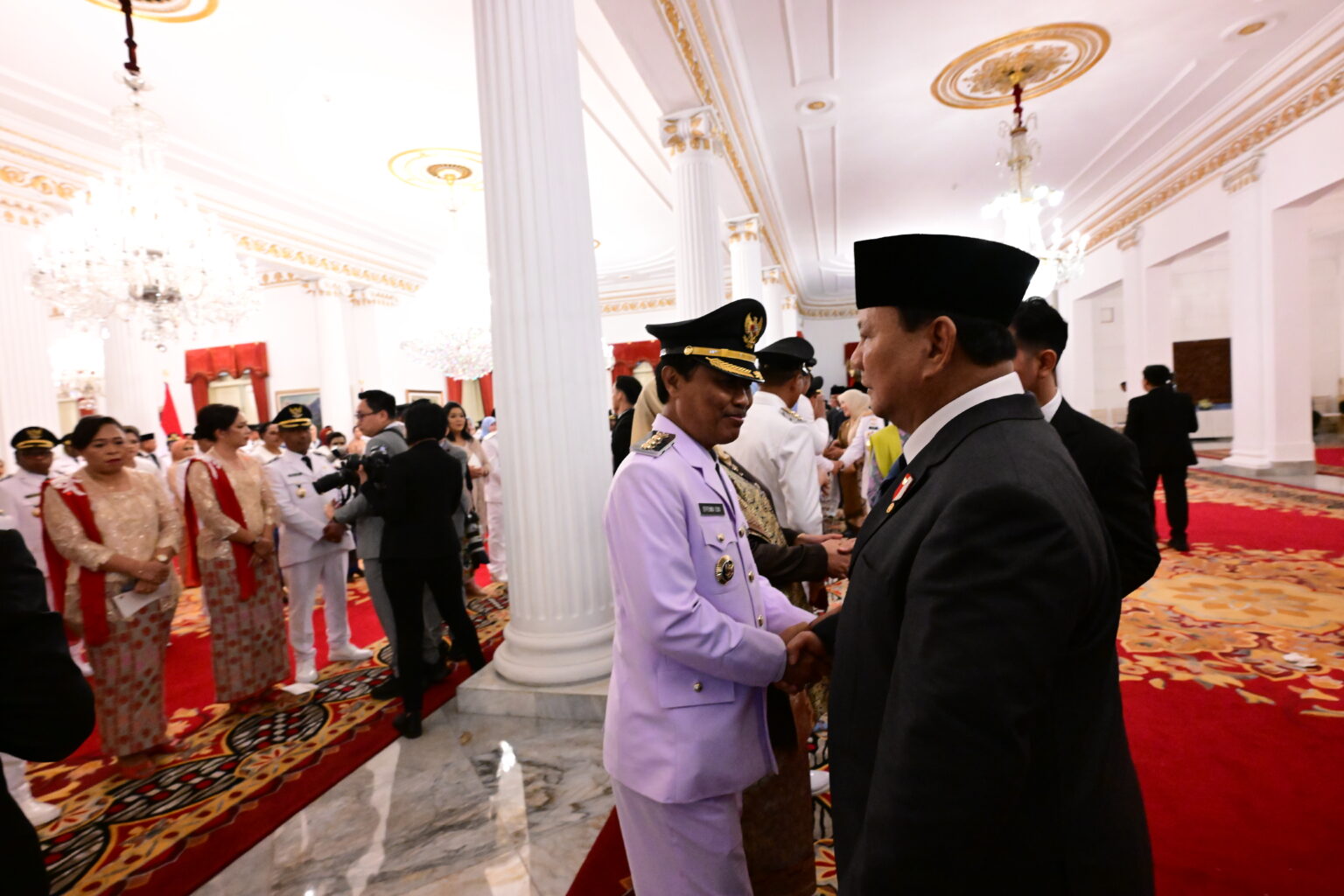 Effendi Edo dan Siti Farida Resmi Dilantik Sebagai Wali Kota dan Wakil Wali Kota Cirebon ...